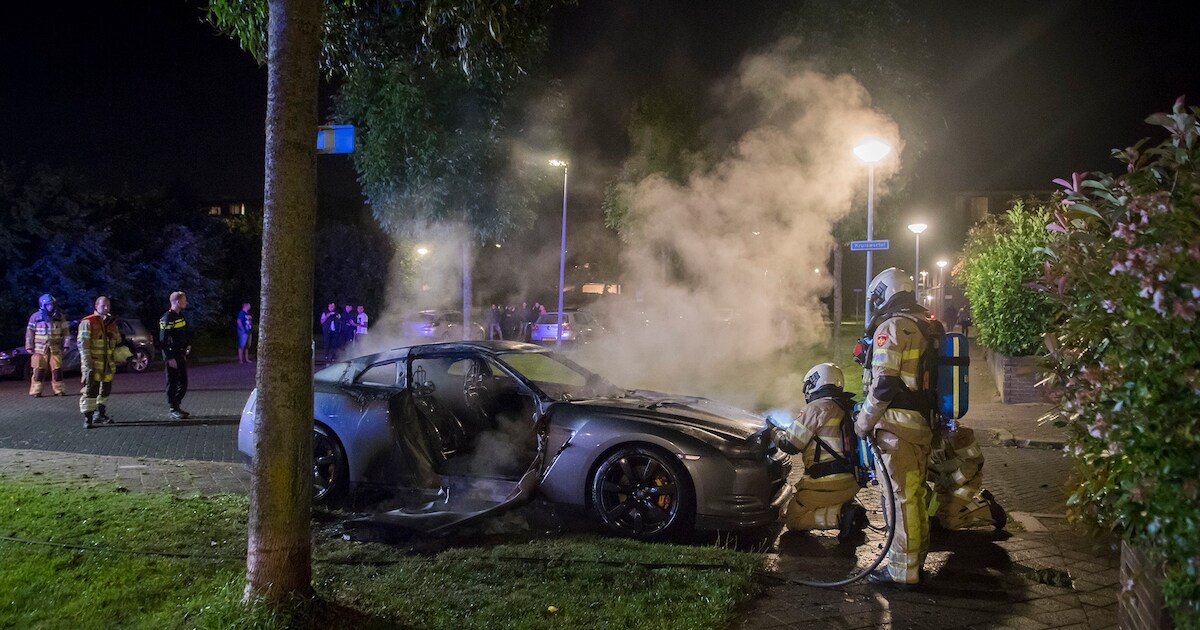 Peperdure sportwagen in brand gestoken in De Meern | Utrecht | AD.nl