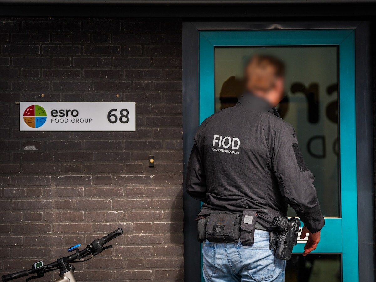Grote inval bij vleesverwerker in Nuenen, eigenaar aangehouden | Regio ...