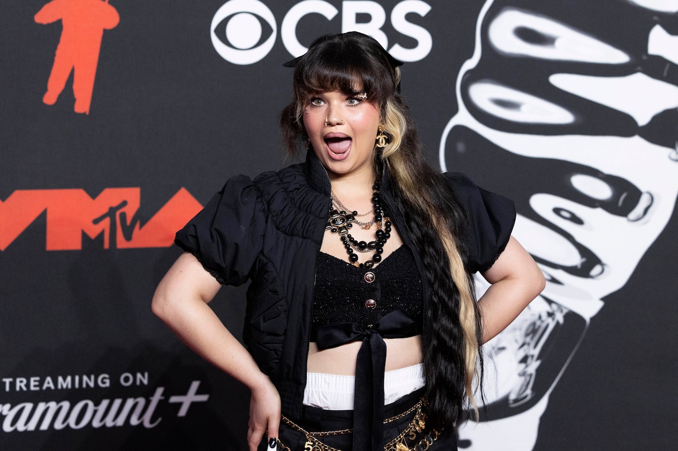 Elton John is fan, maar Lola Young vindt verwachtingen doodeng: ‘Mag ik ...