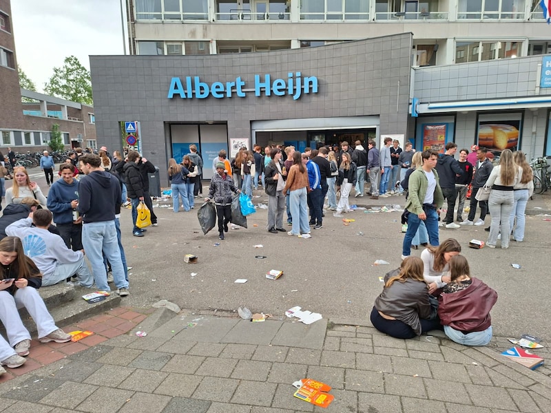 TERUGLEZEN Bevrijdingsdag Wageningen | 80.000 bezoekers • Jostiband met ...