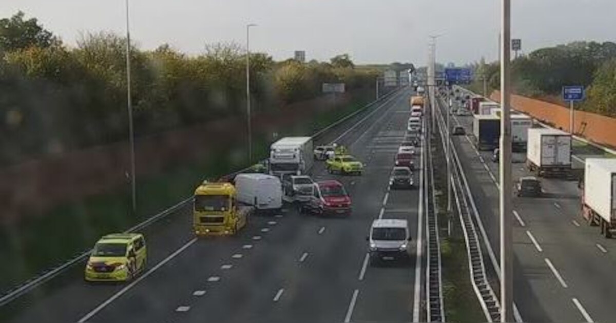 Lange file na ongeluk op A28 bij Zwolle opgelost | Zwolle | AD.nl