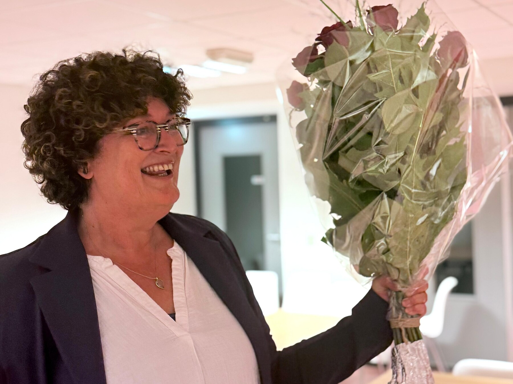 De ‘happy art’ van Ton gaat de hele wereld over: ‘Ik doe alleen nog wat ...