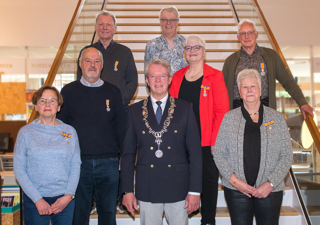 Zeven lintjes in Losser voor deze ‘supervrijwilligers’ | Foto | AD.nl