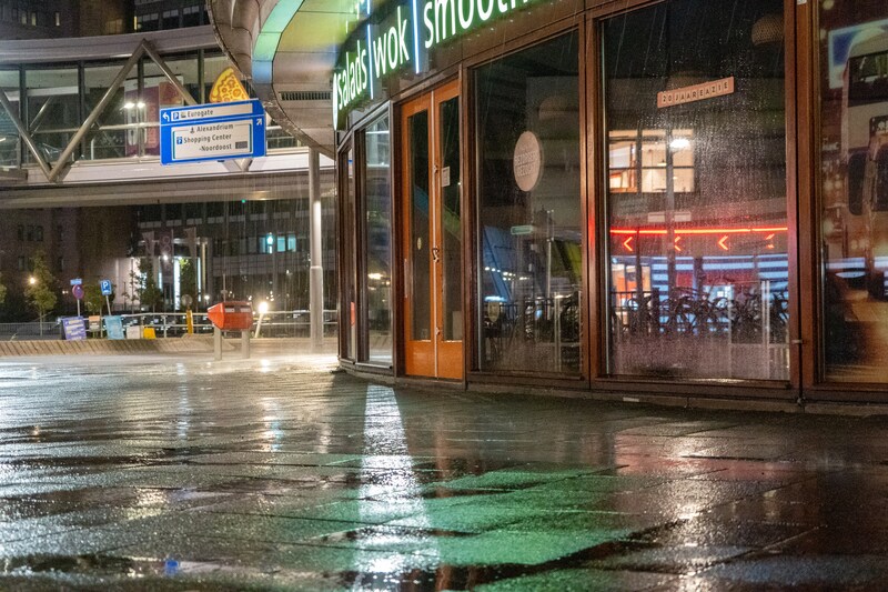 Grote wateroverlast bij winkelpand Alexandrium nadat sprinklers afgaan ...