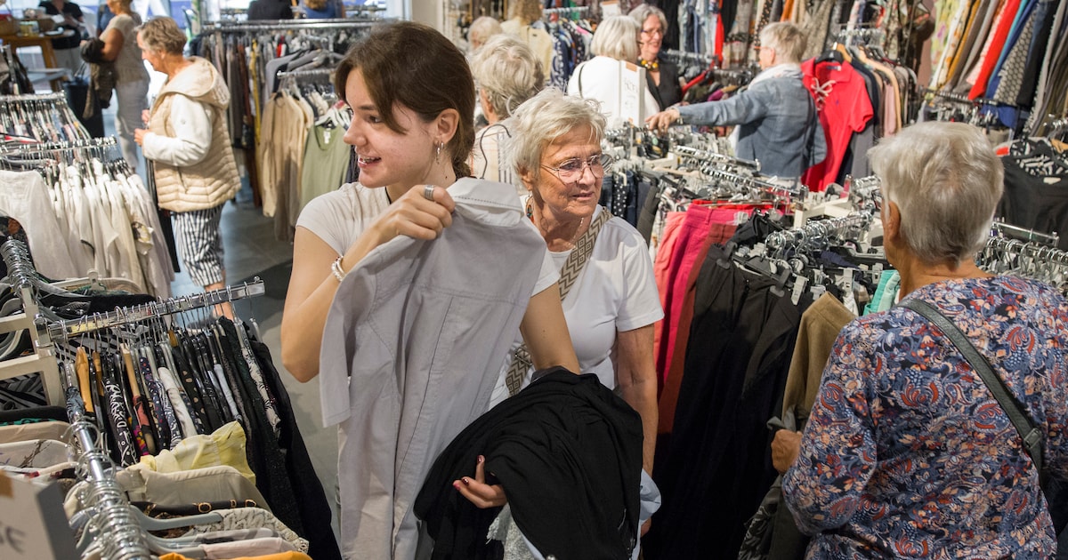 Tweedehands kleding kopen en verkopen op beurs in Barneveld | Barneveld ...