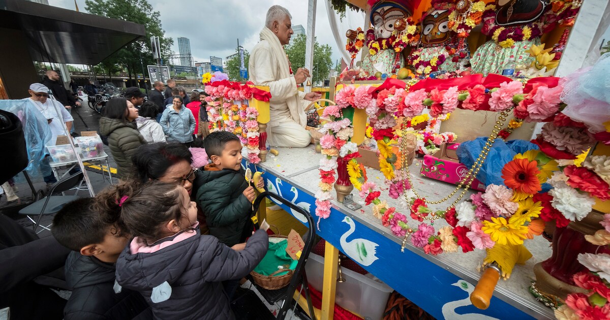 Commercie en hare krisjna naast elkaar in de binnenstad | Regio | AD.nl