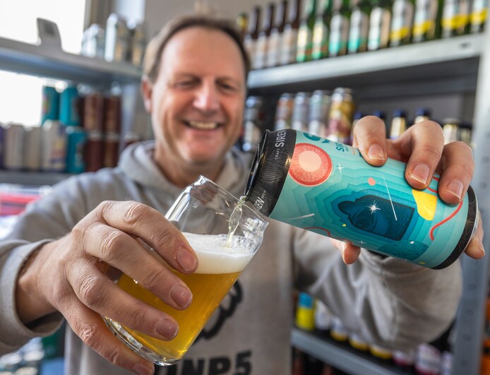 Festivals en cafés omarmen alcoholvrij bier: ‘Grappen slaan ...