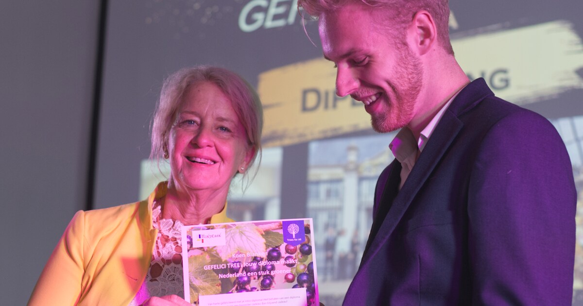 Koen (20) krijgt bijzonder cadeau bij mbo-diploma: ‘Uniek dat we dit ...