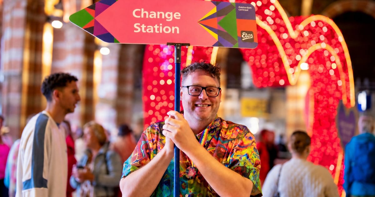 Stralen tijdens Utrecht Pride: bij het Change Station kun je je veilig ...