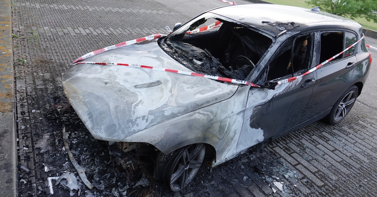 Auto brandt volledig uit in Heerhugowaard | Regio | AD.nl