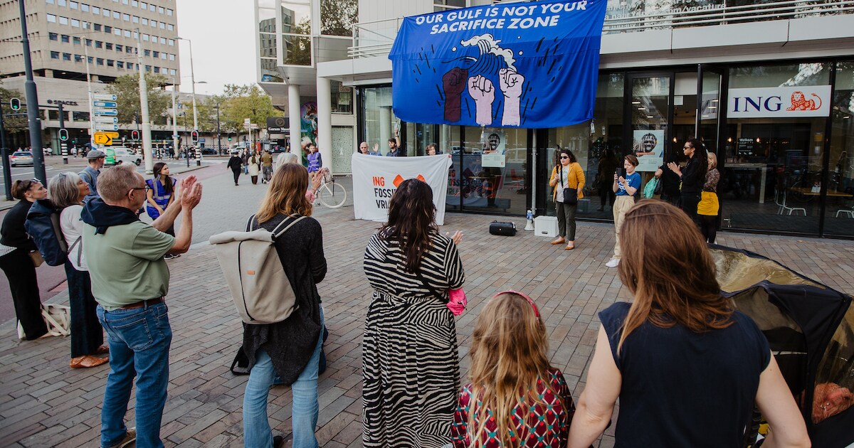 Protestactie bij ING-kantoor Coolsingel | Regio | AD.nl