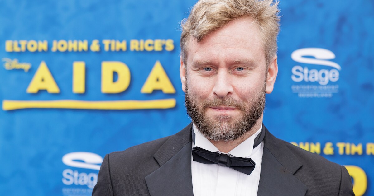 Ernstig zieke Tim den Besten blij met grote tv-prijs voor zijn show ...