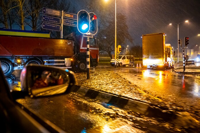 Tussen de 100 en de 150 ongelukken in de regio door ijzel, vanochtend minder glad | Rotterdam ...