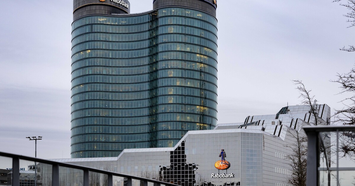 Rabobank deelt cadeaus uit aan personeel en klanten | Economie | AD.nl