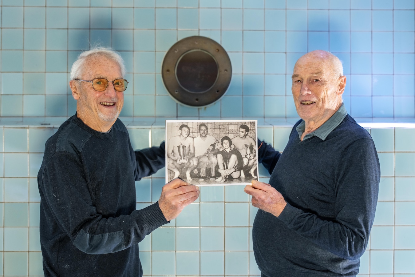 Olympiërs herdenken overleden teamgenoot en zwemicoon Ria van Velsen ...