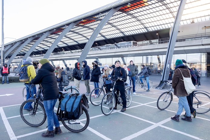 Pont van en naar Buiksloterweg vaart niet vanwege schade aan aanlanding ...
