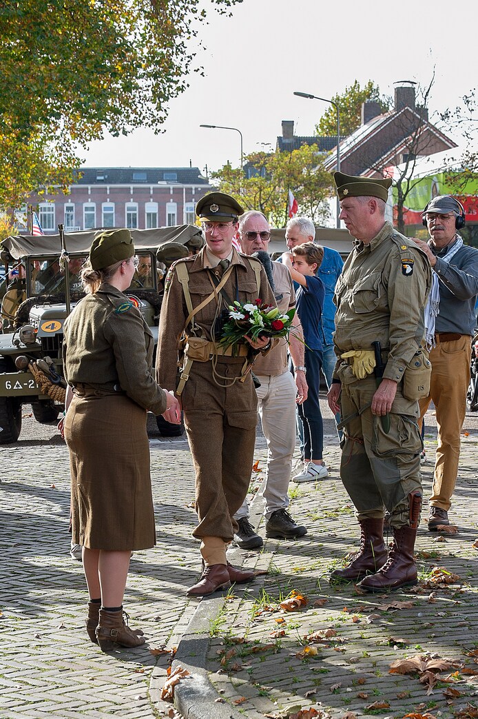 Dutch Polar Bears rijden bevrijdingsroute door Roosendaal | Roosendaal ...