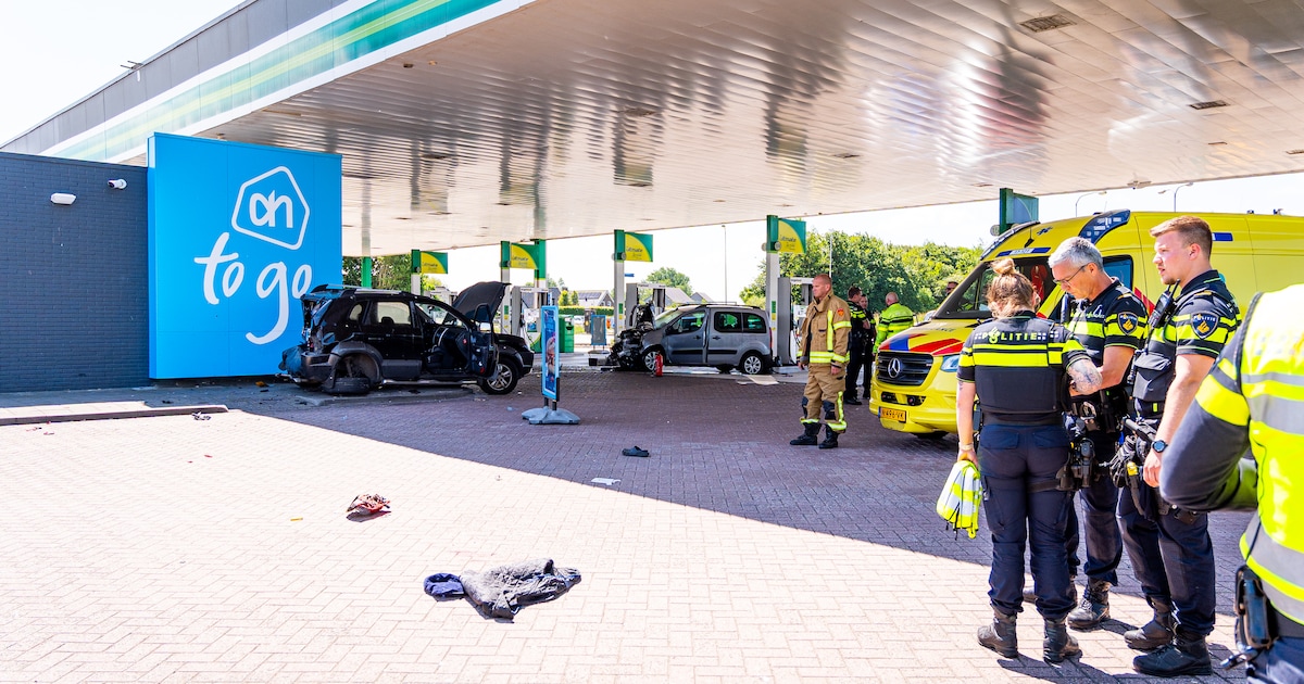 Bezoekers tankstation ontsnappen aan ramp als dief met 126 km/u terrein ...