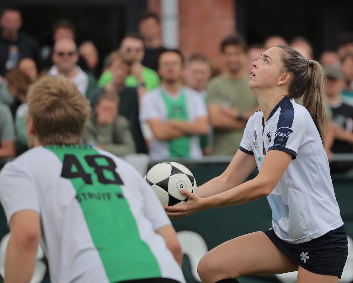 Tess Voshart (23) is op haar plek in België: ‘In Nederland was het: je ...