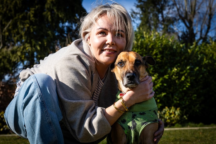 Wierdense Marian adopteert hond met verborgen ziekte (en dat loopt ...