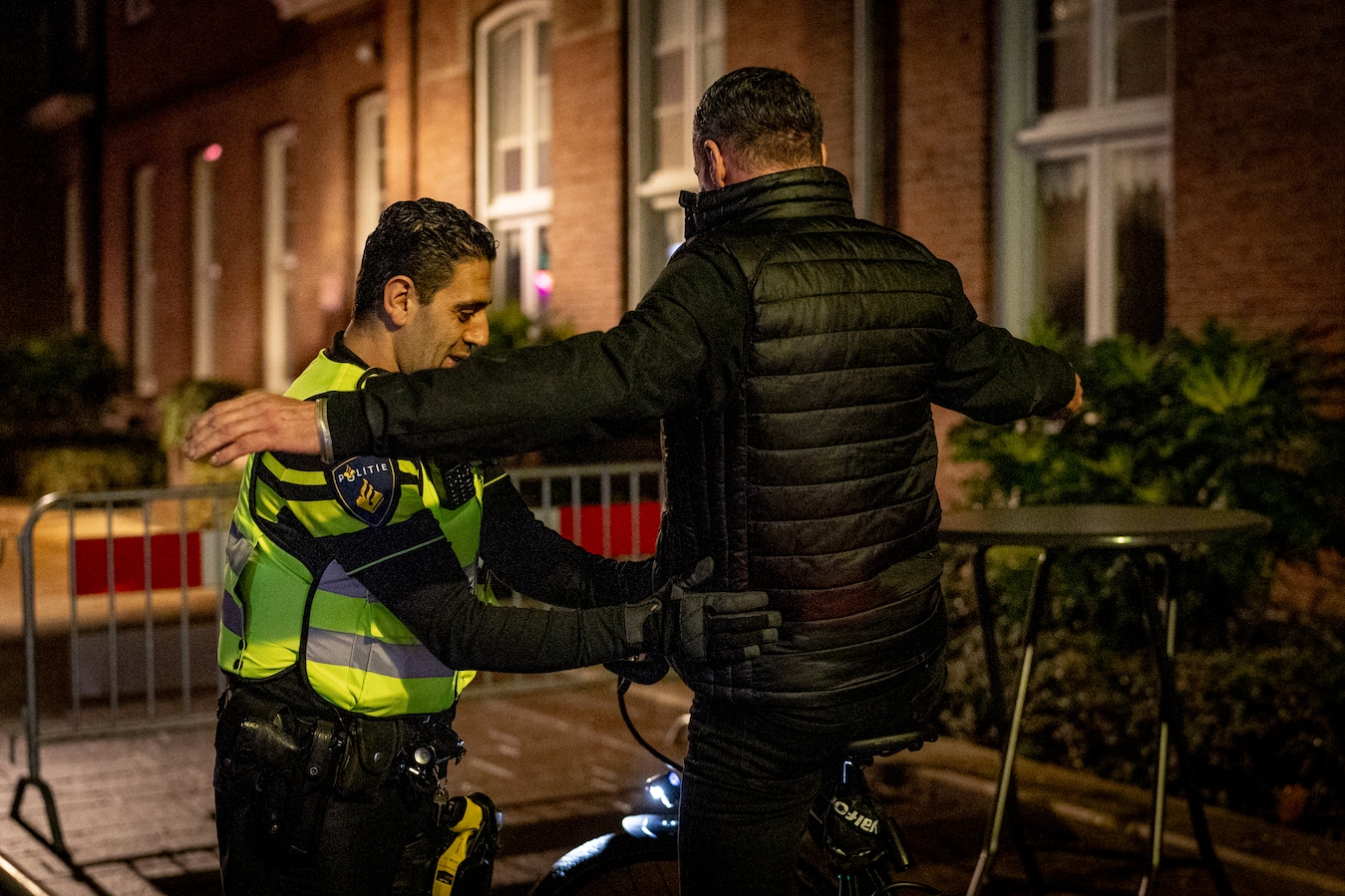 Enschede gaat door met preventief fouilleren: op deze plekken kun jij ...