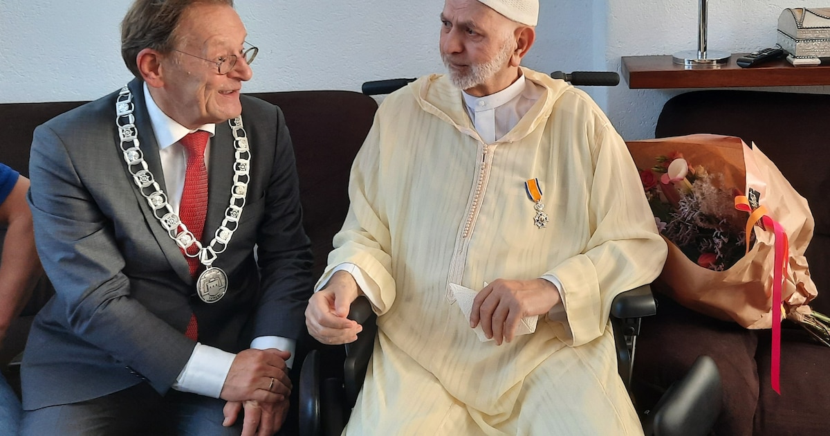 ‘Ghomsi’ is al dertig jaar gastheer in Moskee Zeist en dat leverde hem ...