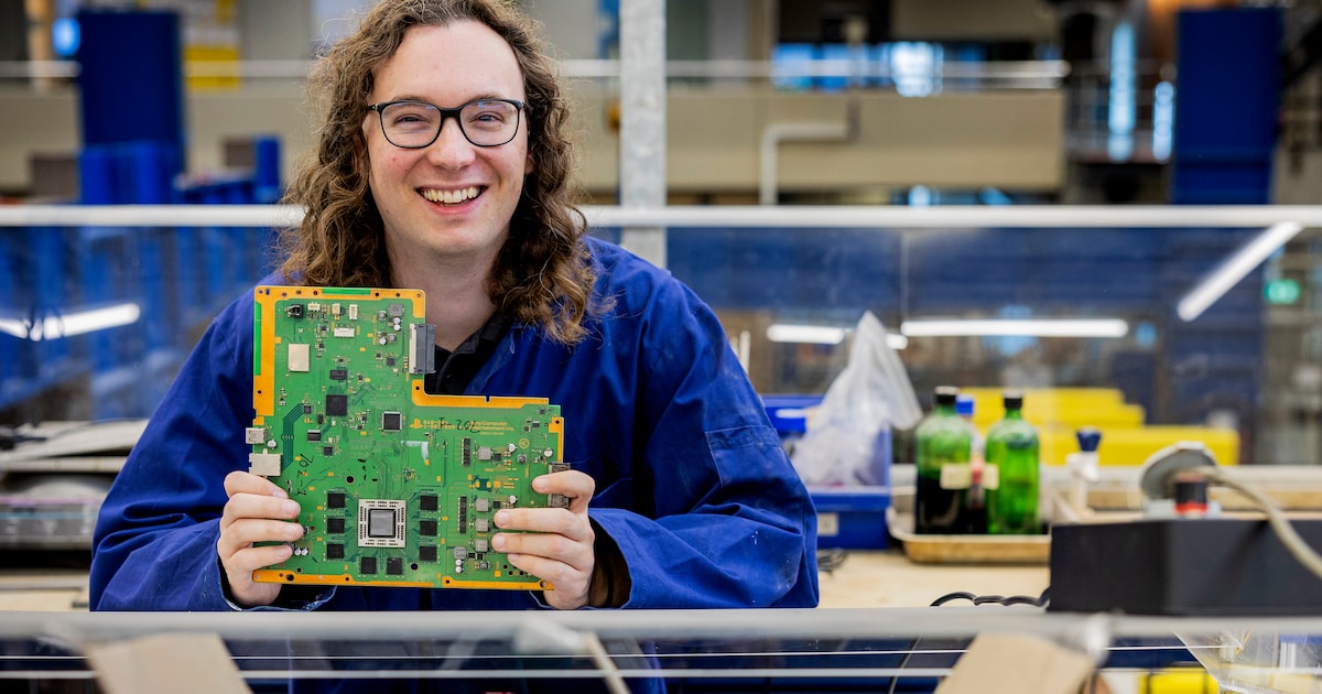 Goud delven uit oude koptelefoon en Playstation: TU Delft recyclet ...