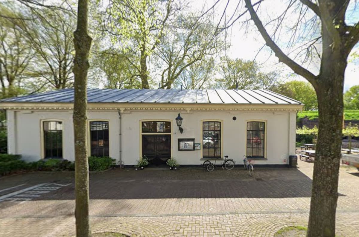 Jan Vollers geeft lezing over Surinaamse emigratie in Naarden | Gooise ...