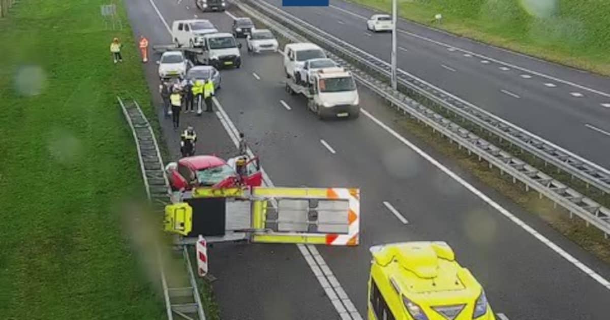 Automobilist ramt pijlwagen op de A32 bij Heerenveen, bestuurder raakt gewond | 112 nieuws ...