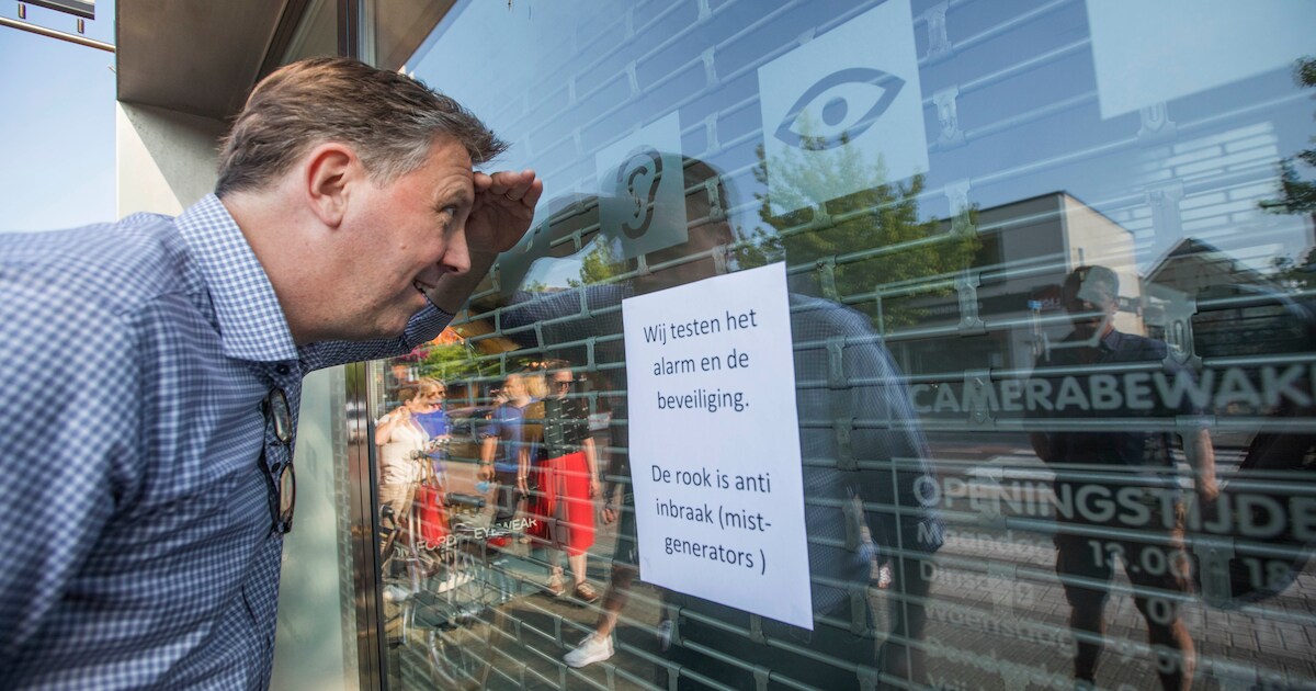 Ernest Linneweever is de best beveiligde opticien van Nederland: ‘Na vier inbraken was de ...