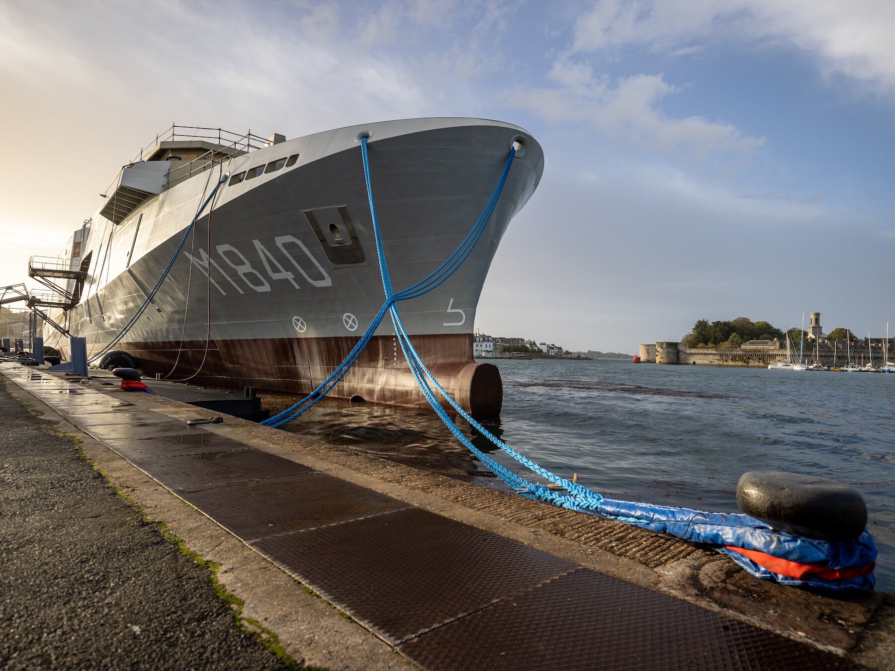 Terwijl gepensioneerd Pools koppel naar het nieuws kijkt over Russische ...