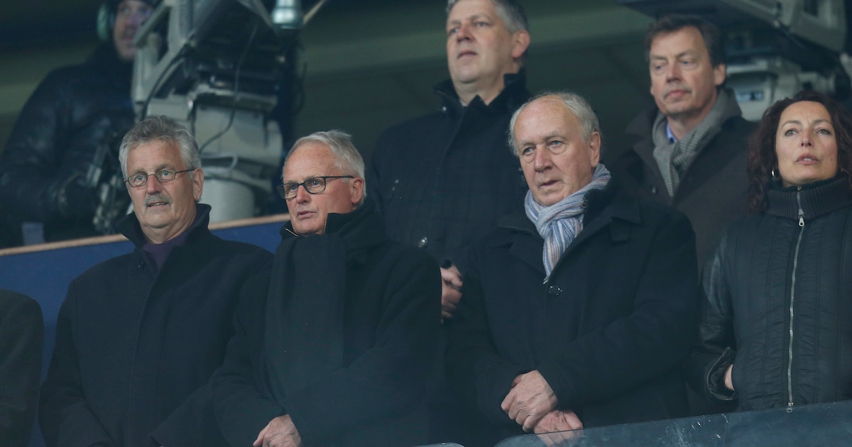 Heerenveen vernoemt tribunes naar clubiconen Riemer van der Velde en ...