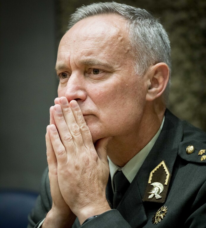 Ook generaal Middendorp weg om mortierongeluk Mali | Aftreden Hennis ...