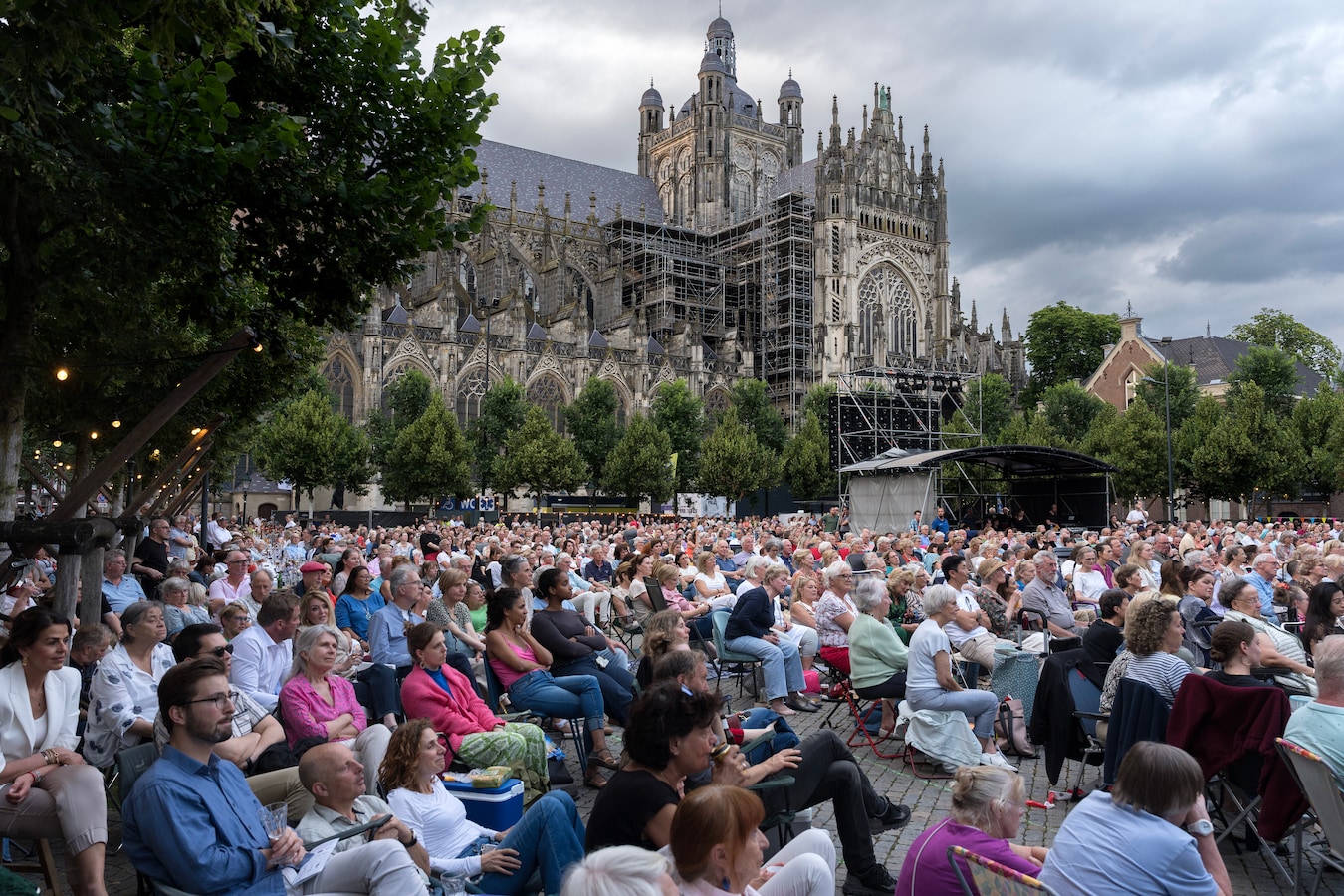 Fans zitten al vier uur van tevoren klaar voor Opera op de Parade: ‘Ik ...