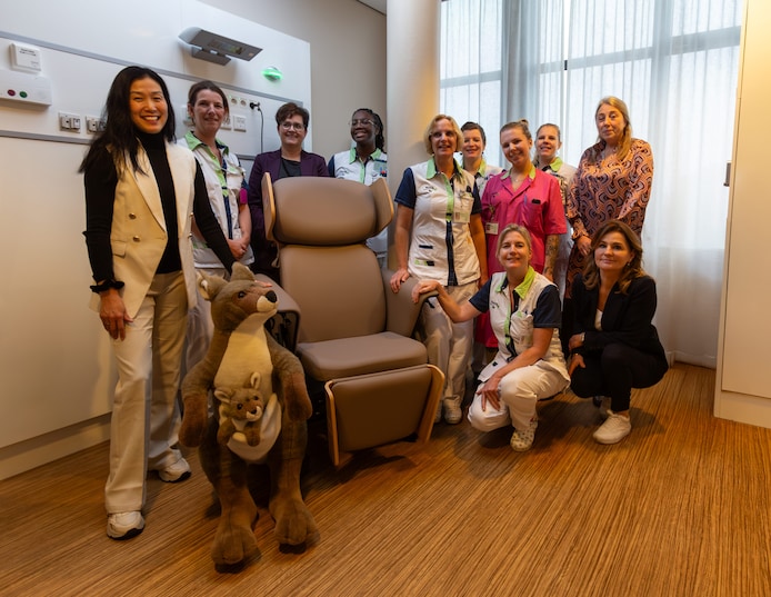 Ikazia ziekenhuis krijgt buidelstoelen cadeau voor premature baby's ...