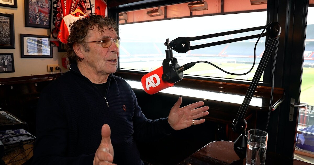 Kruip in de wc waar Willem van Hanegem vanavond ook op zit | Regio | AD.nl
