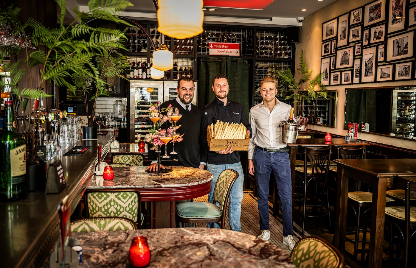 Het heel oude restaurant De Zalm in Gouda gaat met zijn tijd mee en is ...