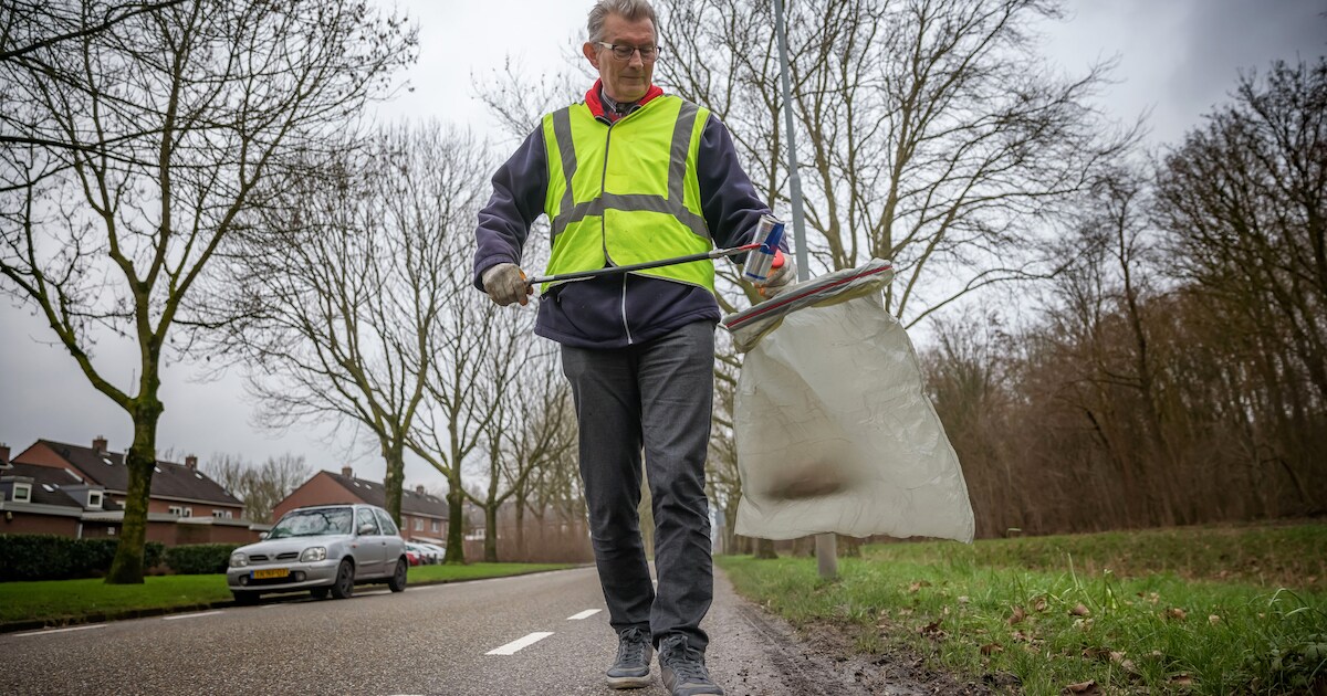 Schaarsbergen houdt gezamenlijke afvalraapactie | Regio | AD.nl