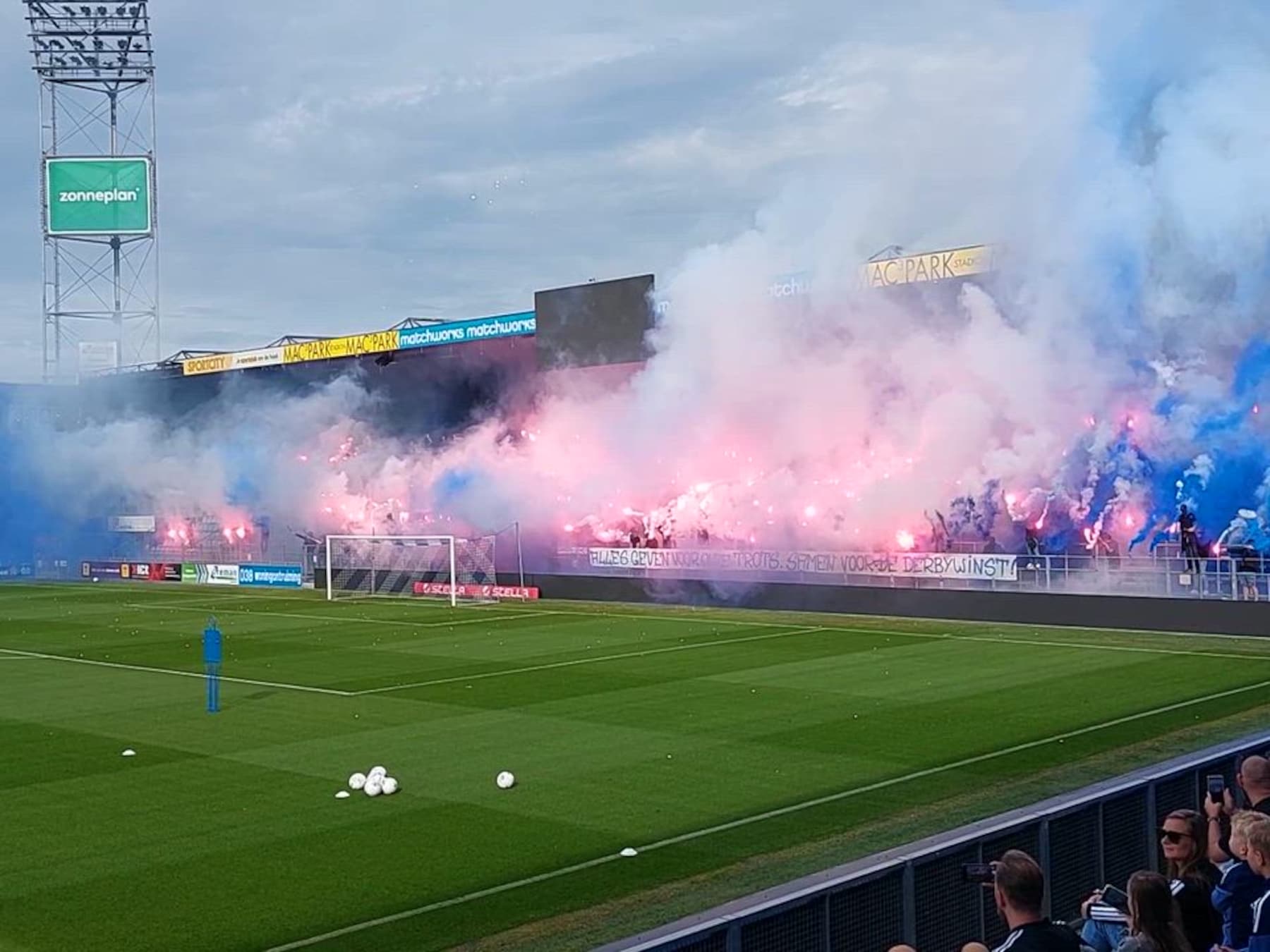 Bokser en acteur die twee keer in de ring stond met Muhammad Ali op 75 ...