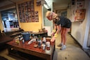 Anna (23) maakt gratis studentenhuizen schoon: ‘Bij té foute ...