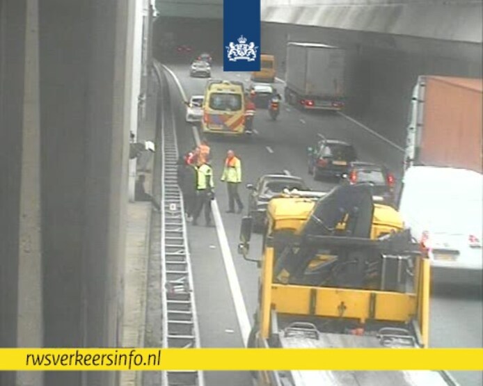 Vertraging neemt af bij Botlektunnel na ongeval op A15 | 112 nieuws ...