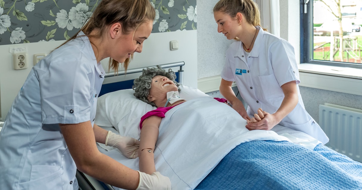 Houten is hard op zoek naar zorgpersoneel | Houten | AD.nl