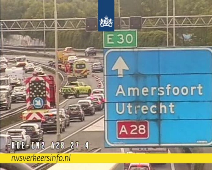 Ongeluk met meerdere voertuigen op A28 bij knooppunt Hoevelaken: uur vertraging voor ...