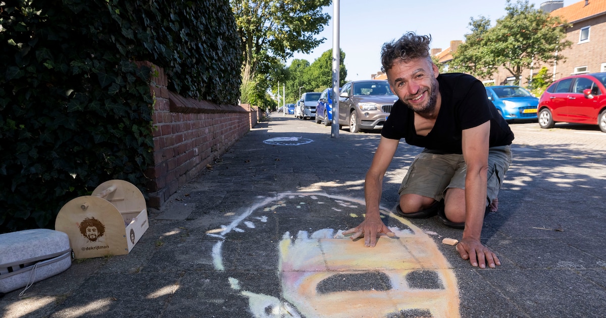 Gert-Jan (45) is ‘Stoepkrijter des Vaderlands’: 'Was bang dat de mensen ...