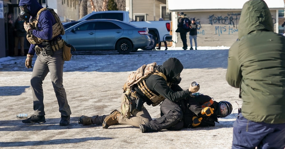 Grenspolitie schiet man (37) dood in Minneapolis, gouverneur vertrouwt ...