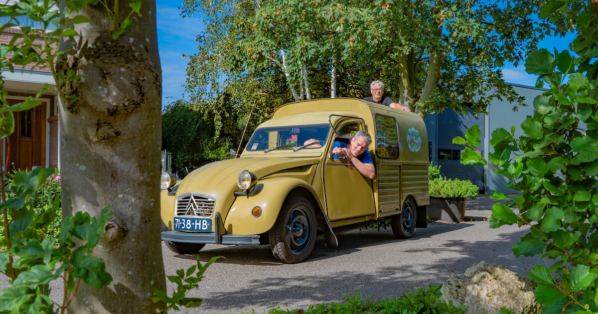 Passie voor eenvoud van de Citroën 2CV: vader en zoon restaureren en ...