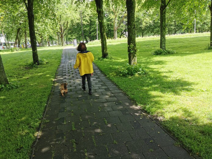 ‘Kade-chillers’ drijven bewoners Maasboulevard tot waanzin: ‘Je weet 's ...