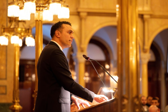 Dienstreizen Rotterdamse wethouders onder vuur: 'Het loopt uit de ...