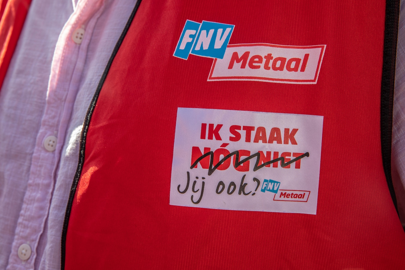 Vandaag opnieuw stakingen bij Scania Zwolle voor betere cao | Foto | AD.nl