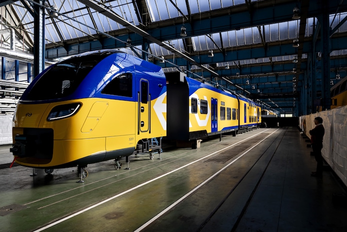 Kijkje in nieuwe intercity: enkel- en dubbeldekker in één en minder ...